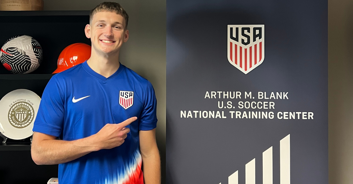 "The Smoke" crushes home open at Oglethorpe University